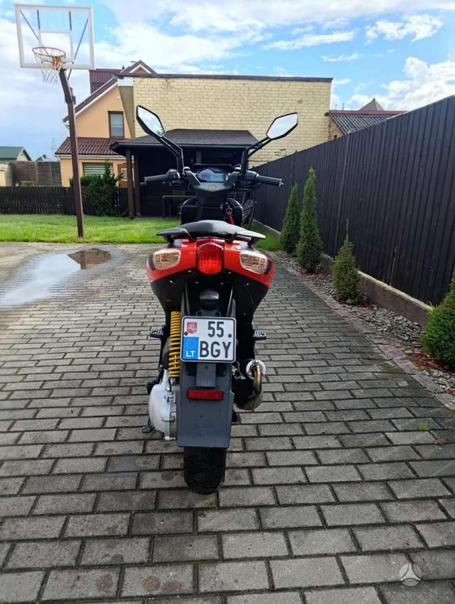 Red Aprilia SR 2019 in Siauliai, with an engine capacity of 49.00 L and mileage of 2 thousand km for 2500 €, photo 12 on AUTOMOTO.COM.LV