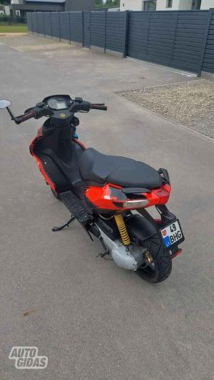 Red Aprilia SR 2019 in Mazeikiai, with an engine capacity of 0.05 L and mileage of 11 thousand km for 1690 €, photo 5 on AUTOMOTO.COM.LV