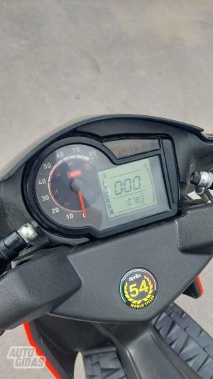 Red Aprilia SR 2019 in Mazeikiai, with an engine capacity of 0.05 L and mileage of 11 thousand km for 1690 €, photo 7 on AUTOMOTO.COM.LV