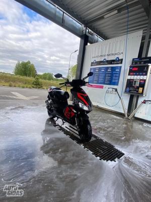 Sarkans Aprilia SR 2020 Kauņa, ar dzinēja tilpumu 0.05 L un nobraukumu 17 tūkst. km par 2500 €, foto 1 vietnē AUTOMOTO.COM.LV