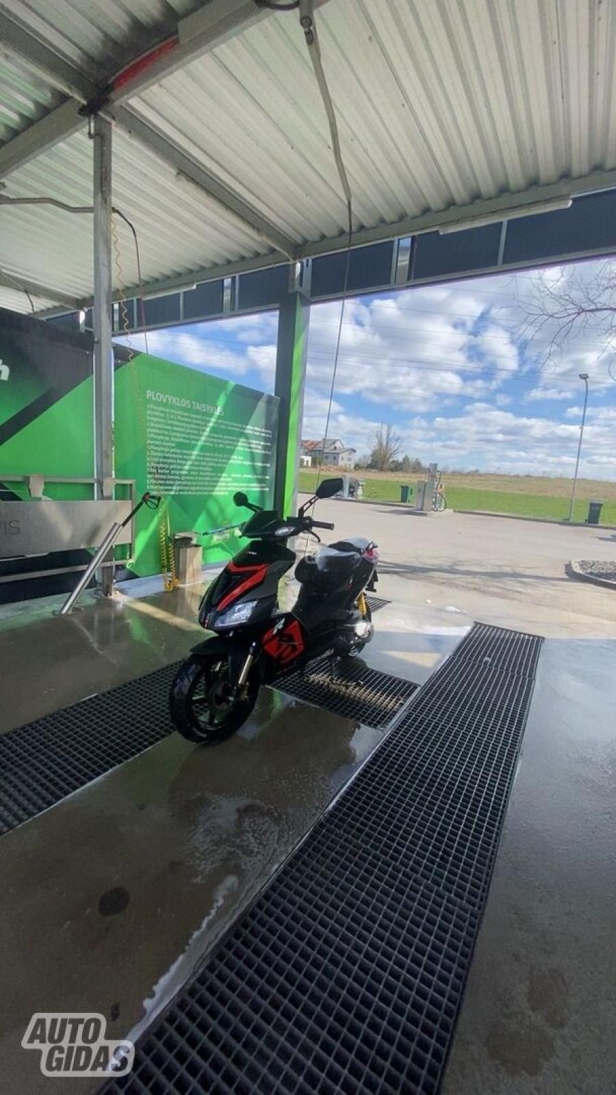 Sarkans Aprilia SR 2020 Kauņa, ar dzinēja tilpumu 0.05 L un nobraukumu 17 tūkst. km par 2500 €, foto 3 vietnē AUTOMOTO.COM.LV