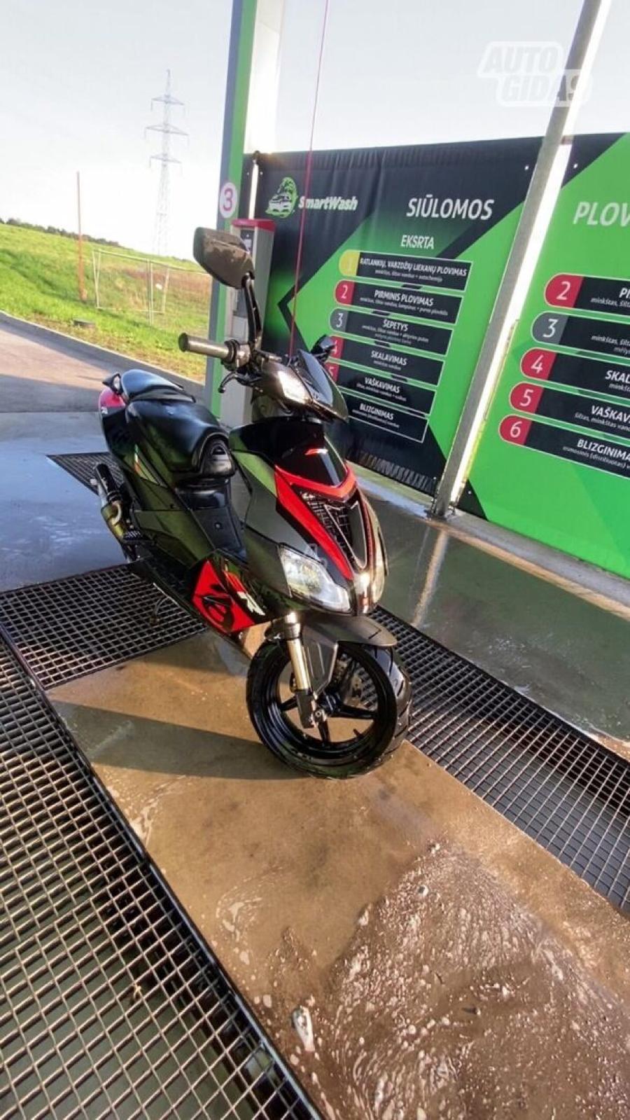 Sarkans Aprilia SR 2020 Kauņa, ar dzinēja tilpumu 0.05 L un nobraukumu 17 tūkst. km par 2500 €, foto 4 vietnē AUTOMOTO.COM.LV