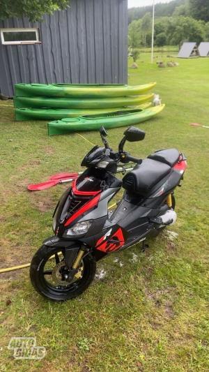 Sarkans Aprilia SR 2020 Kauņa, ar dzinēja tilpumu 0.05 L un nobraukumu 17 tūkst. km par 2500 €, foto 6 vietnē AUTOMOTO.COM.LV