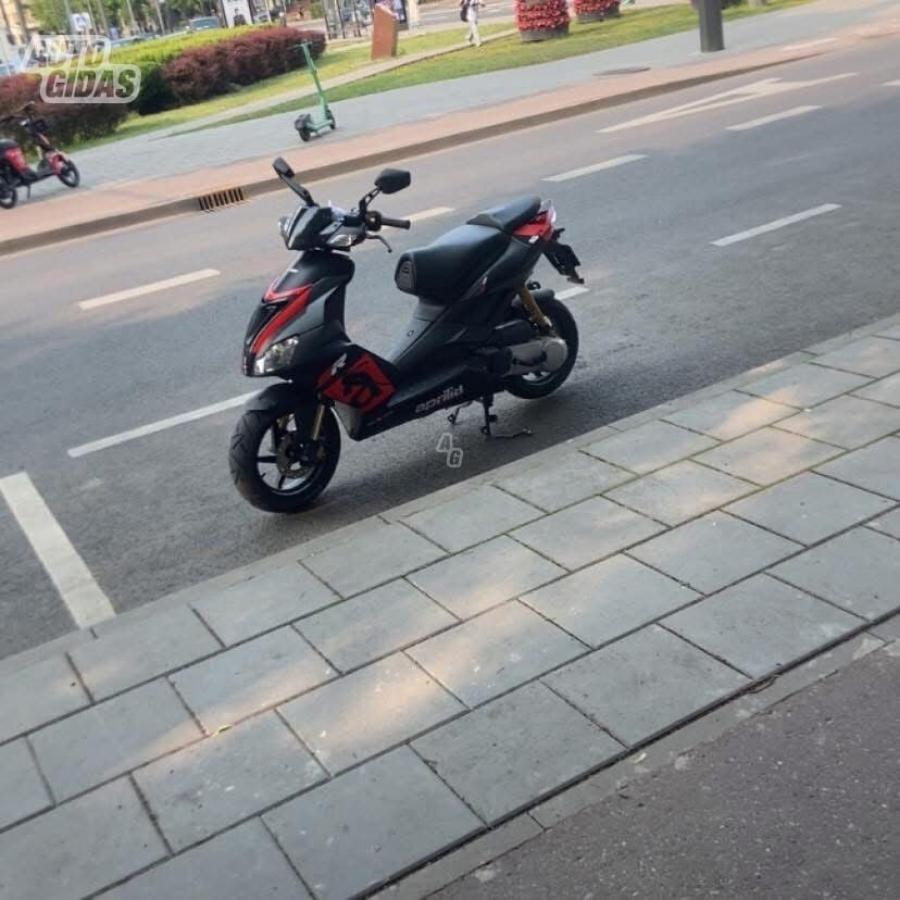 Sarkans Aprilia SR 2020 Kauņa, ar dzinēja tilpumu 0.05 L un nobraukumu 17 tūkst. km par 2500 €, foto 7 vietnē AUTOMOTO.COM.LV