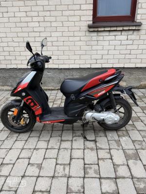Red Aprilia SR 2020 in Gargzdai, with an engine capacity of 0.00 L and mileage of 17 thousand km for 1700 €, photo 3 on AUTOMOTO.COM.LV