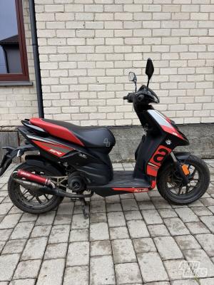 Red Aprilia SR 2020 in Gargzdai, with an engine capacity of 0.00 L and mileage of 17 thousand km for 1700 €, photo 4 on AUTOMOTO.COM.LV