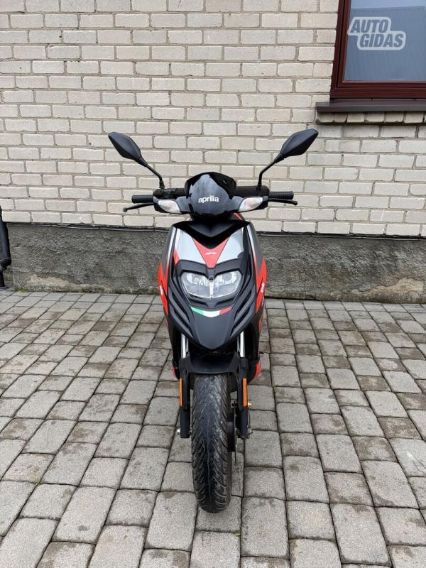 Красный Априлия SR 2020 в Гаргждай, объемом двигателя 0.00 л и пробегом 17 тыс. км за 1850 €, фото 4 на AUTOMOTO.COM.LV