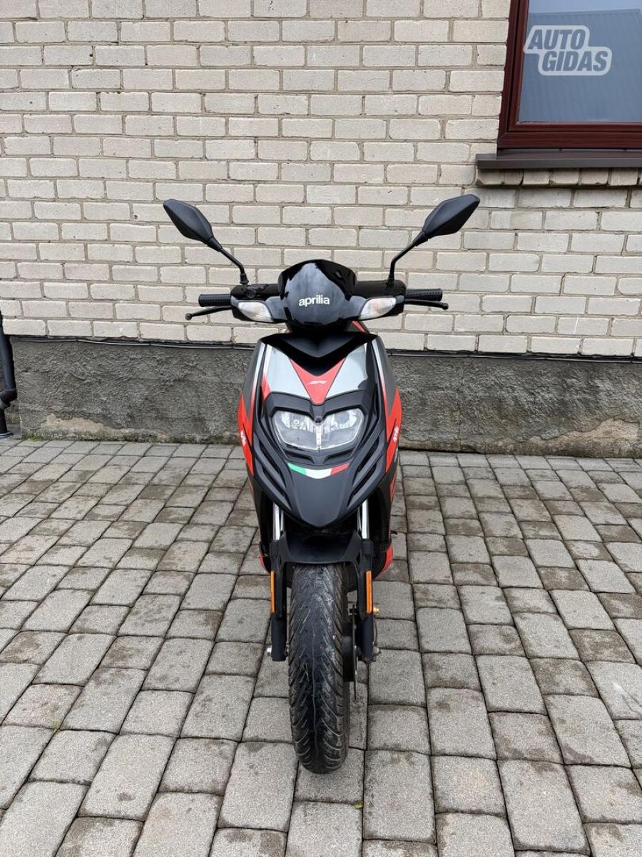 Red Aprilia SR 2020 in Gargzdai, with an engine capacity of 0.00 L and mileage of 17 thousand km for 1700 €, photo 5 on AUTOMOTO.COM.LV