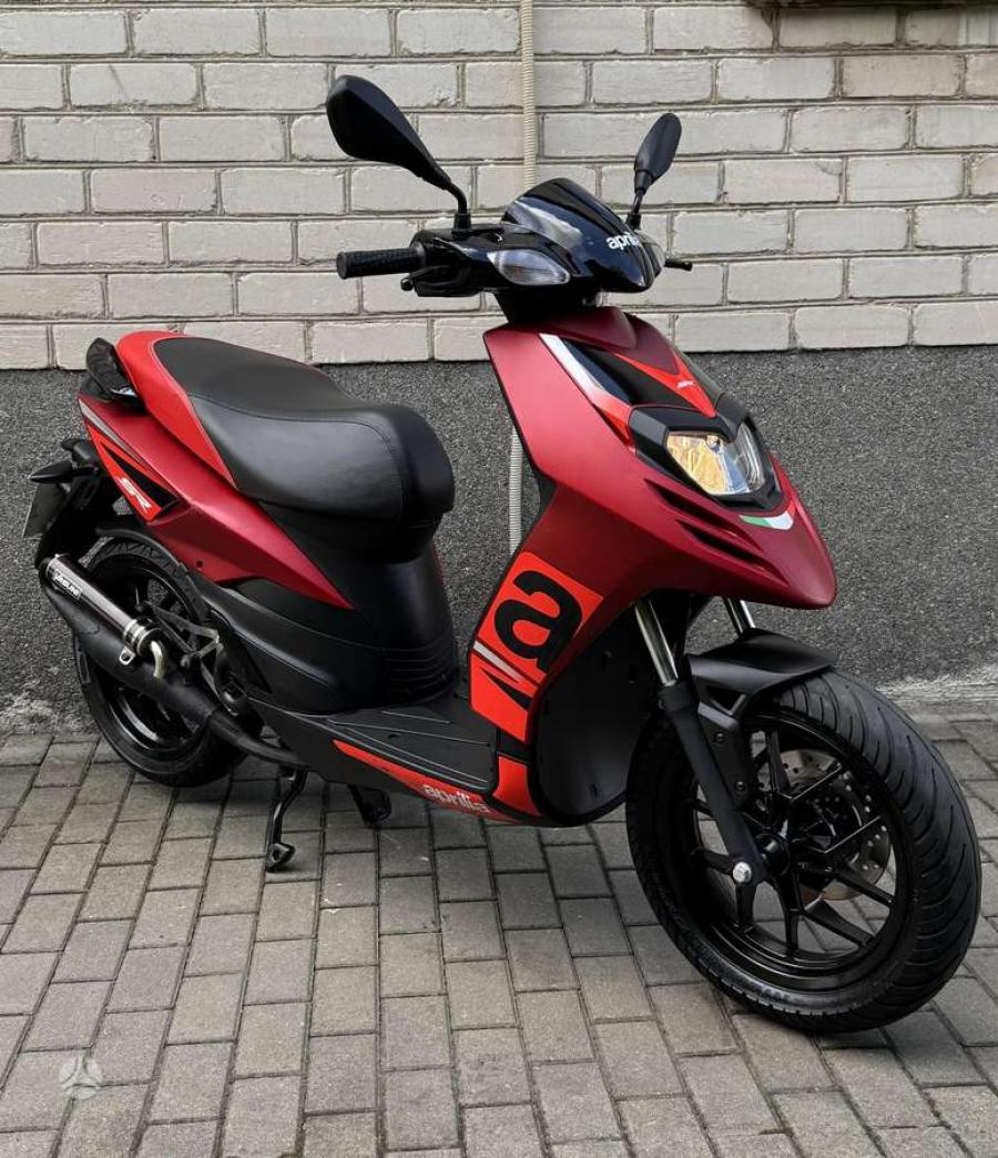 Красный Априлия SR 2021 в Мариямполе, объемом двигателя 49.00 л и пробегом 13 тыс. км за 1400 €, фото 1 на AUTOMOTO.COM.LV