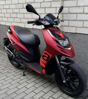 Красный Априлия SR 2021 в Мариямполе, объемом двигателя 49.00 л и пробегом 13 тыс. км за 1400 €, фото 3 на AUTOMOTO.COM.LV