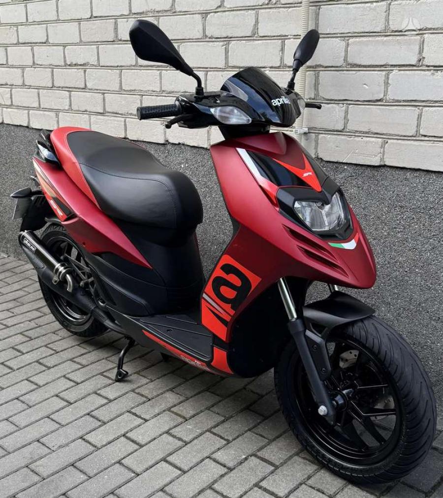 Красный Априлия SR 2021 в Мариямполе, объемом двигателя 49.00 л и пробегом 13 тыс. км за 1400 €, фото 3 на AUTOMOTO.COM.LV