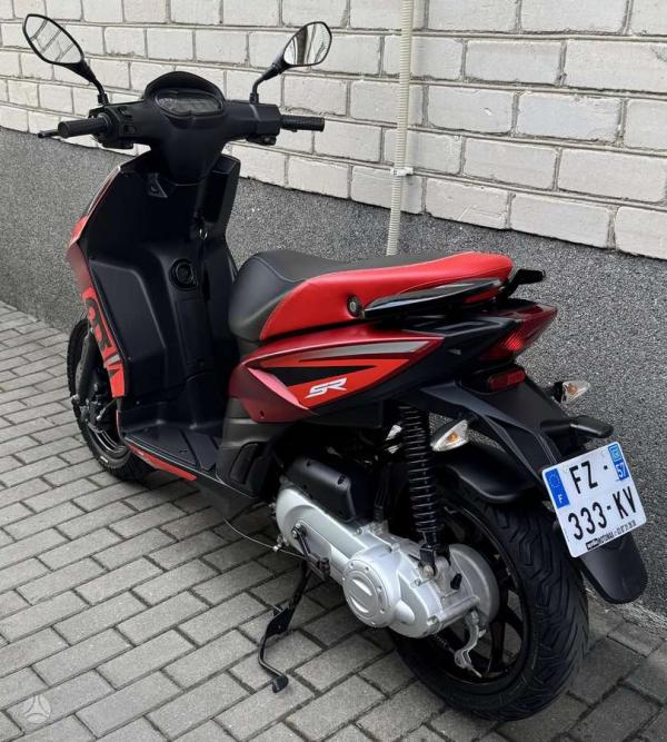 Красный Априлия SR 2021 в Мариямполе, объемом двигателя 49.00 л и пробегом 13 тыс. км за 1400 €, фото 5 на AUTOMOTO.COM.LV