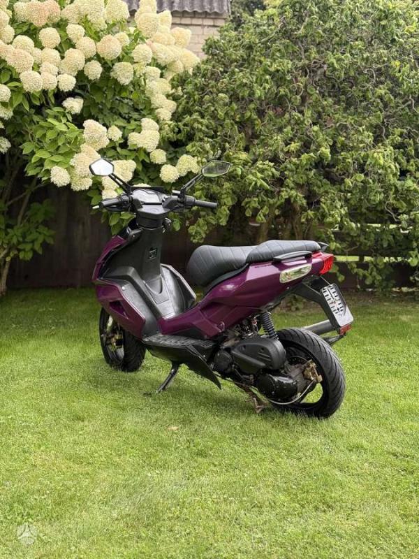 Violet Aprilia SR 2010 in Kretinga, with an engine capacity of 0.00 L and mileage of 24 thousand km for 1300 €, photo 4 on AUTOMOTO.COM.LV