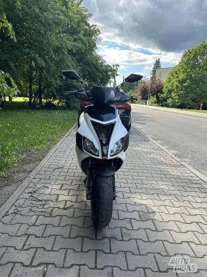 Balts Aprilia SR 2007 Kauņa, ar dzinēja tilpumu 0.05 L un nobraukumu 16 tūkst. km par 1050 €, foto 3 vietnē AUTOMOTO.COM.LV