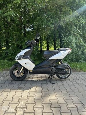 Balts Aprilia SR 2007 Kauņa, ar dzinēja tilpumu 0.05 L un nobraukumu 16 tūkst. km par 1050 €, foto 8 vietnē AUTOMOTO.COM.LV