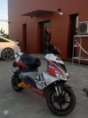 White Aprilia SR 2011 in Kaunas, with an engine capacity of 0.00 L and mileage of 12 thousand km for 900 €, photo  on AUTOMOTO.COM.LV