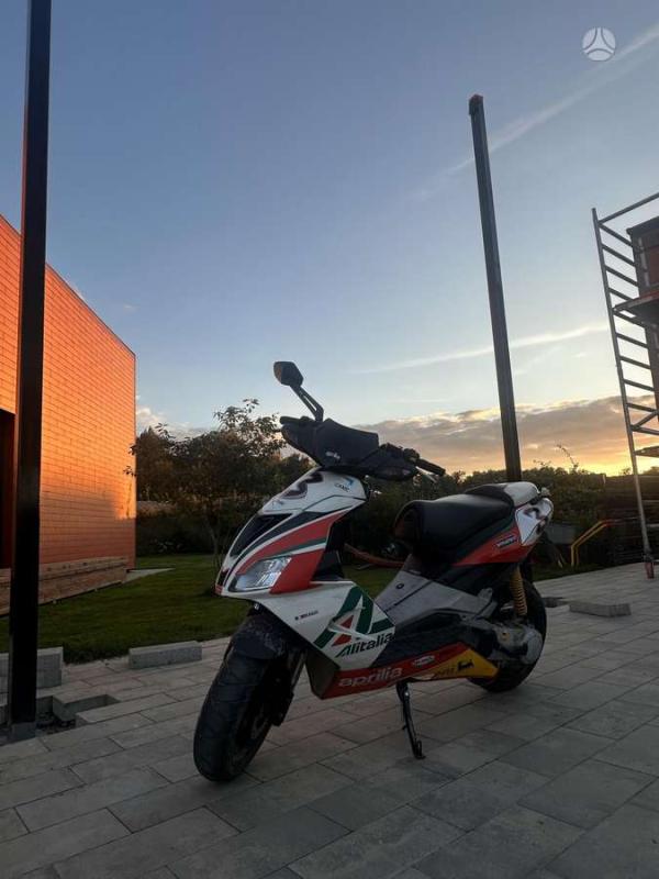White Aprilia SR 2011 in Kaunas, with an engine capacity of 0.00 L and mileage of 12 thousand km for 900 €, photo 5 on AUTOMOTO.COM.LV