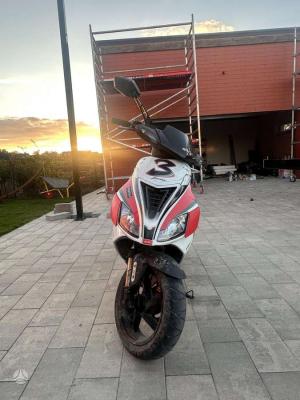 Balts Aprilia SR 2011 Kauņa, ar dzinēja tilpumu 0.00 L un nobraukumu 12 tūkst. km par 900 €, foto 6 vietnē AUTOMOTO.COM.LV