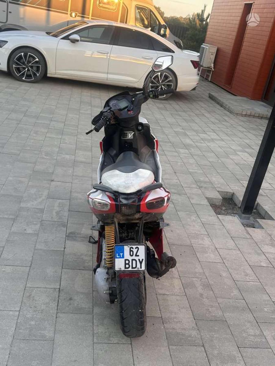 Balts Aprilia SR 2011 Kauņa, ar dzinēja tilpumu 0.00 L un nobraukumu 12 tūkst. km par 900 €, foto 7 vietnē AUTOMOTO.COM.LV
