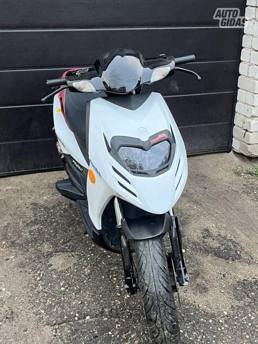 White Aprilia SR 2012 in Vilnius, with an engine capacity of 0.05 L and mileage of 0 thousand km for 850 €, photo 3 on AUTOMOTO.COM.LV