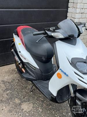 White Aprilia SR 2012 in Vilnius, with an engine capacity of 0.05 L and mileage of 0 thousand km for 850 €, photo 4 on AUTOMOTO.COM.LV
