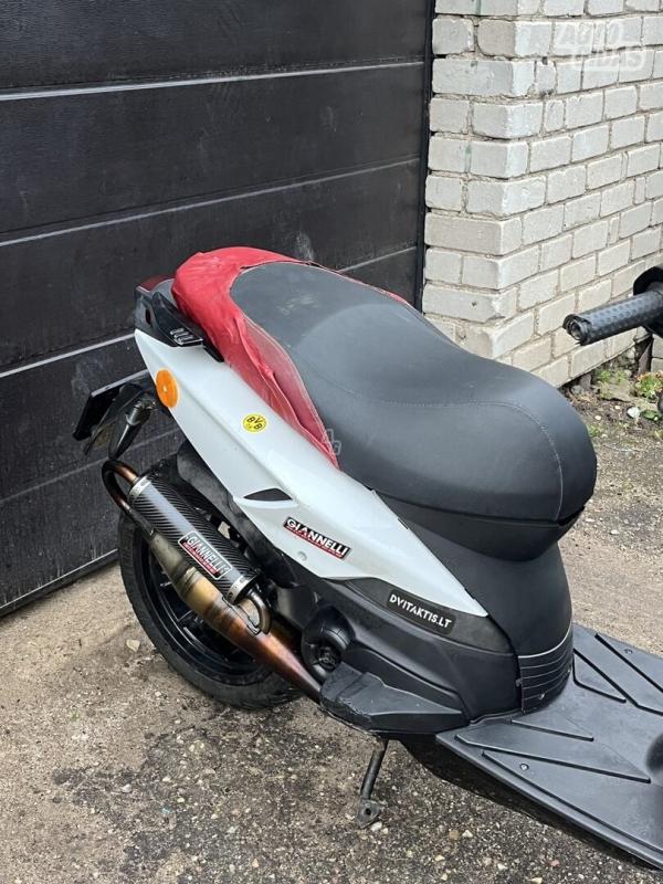 Balts Aprilia SR 2012 Viļņa, ar dzinēja tilpumu 0.05 L un nobraukumu 0 tūkst. km par 850 €, foto 5 vietnē AUTOMOTO.COM.LV