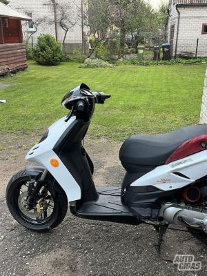 White Aprilia SR 2012 in Vilnius, with an engine capacity of 0.05 L and mileage of 0 thousand km for 850 €, photo 7 on AUTOMOTO.COM.LV