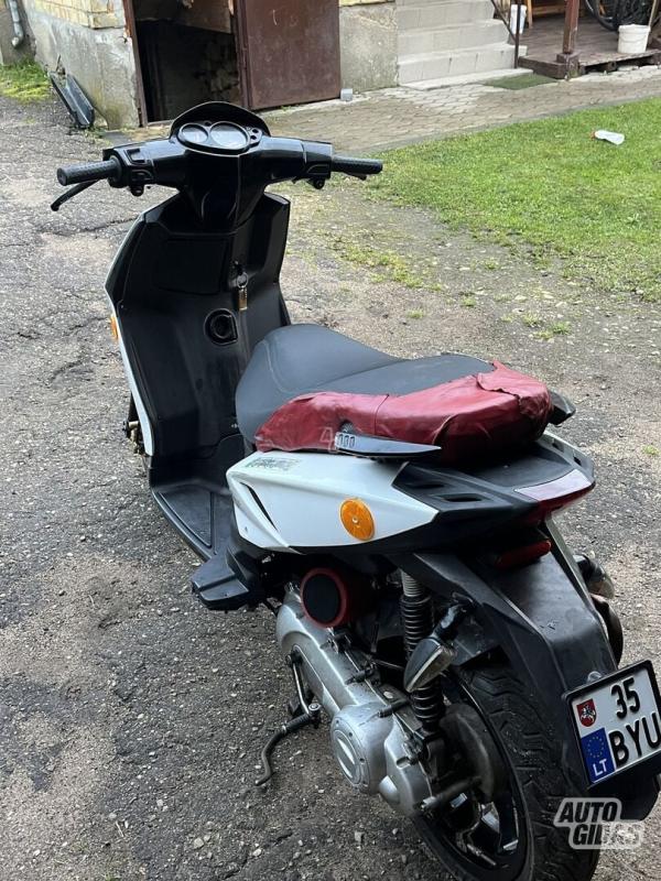 Balts Aprilia SR 2012 Viļņa, ar dzinēja tilpumu 0.05 L un nobraukumu 0 tūkst. km par 850 €, foto 8 vietnē AUTOMOTO.COM.LV
