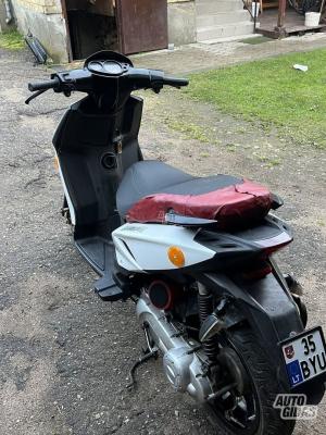 White Aprilia SR 2012 in Vilnius, with an engine capacity of 0.05 L and mileage of 0 thousand km for 850 €, photo 8 on AUTOMOTO.COM.LV