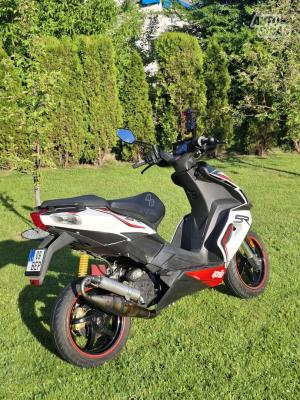 White Aprilia SR 2015 in Vilnius, with an engine capacity of 0.00 L and mileage of 0 thousand km for 1850 €, photo 4 on AUTOMOTO.COM.LV