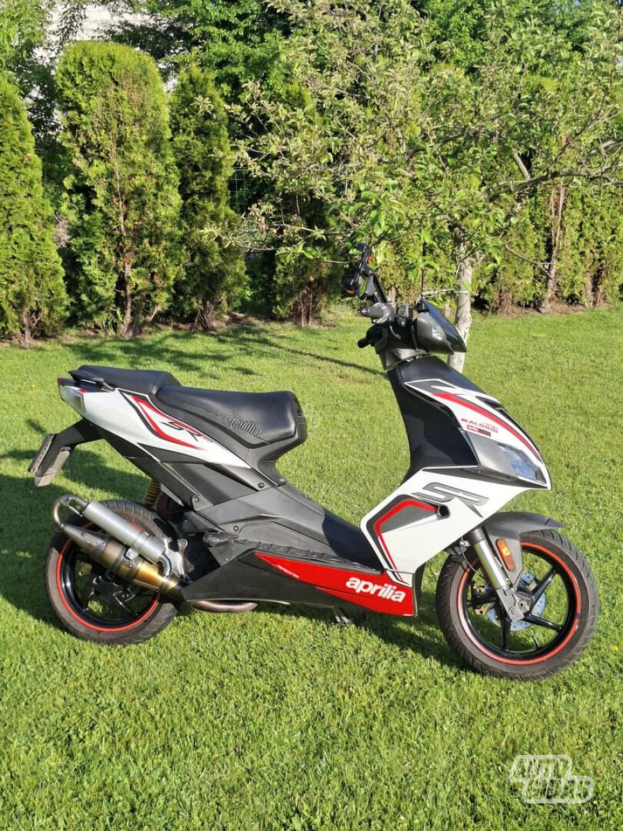 White Aprilia SR 2015 in Vilnius, with an engine capacity of 0.00 L and mileage of 0 thousand km for 1850 €, photo 5 on AUTOMOTO.COM.LV