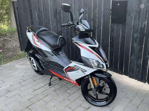 White Aprilia SR 2015 in Prienai, with an engine capacity of 0.00 L and mileage of 18 thousand km for 1790 €, photo  on AUTOMOTO.COM.LV
