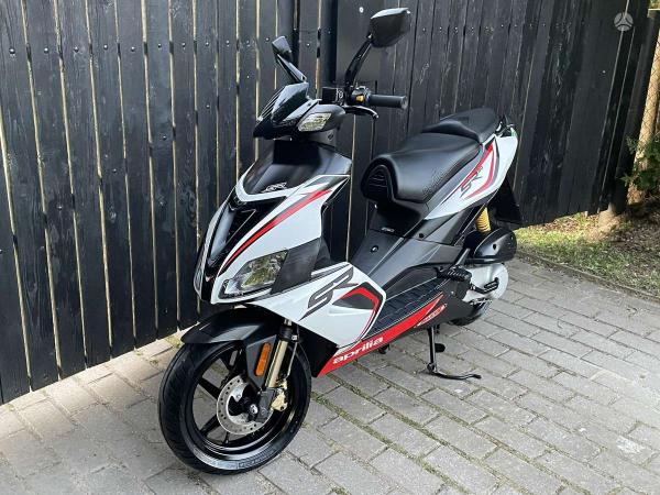 Balts Aprilia SR 2015 Prienai, ar dzinēja tilpumu 0.00 L un nobraukumu 18 tūkst. km par 1790 €, foto 3 vietnē AUTOMOTO.COM.LV