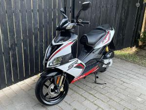 White Aprilia SR 2015 in Prienai, with an engine capacity of 0.00 L and mileage of 18 thousand km for 1790 €, photo 4 on AUTOMOTO.COM.LV
