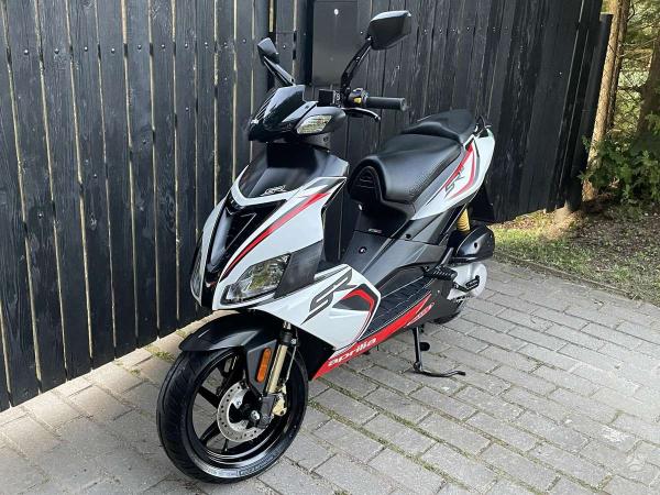 Balts Aprilia SR 2015 Prienai, ar dzinēja tilpumu 0.00 L un nobraukumu 18 tūkst. km par 1790 €, foto 4 vietnē AUTOMOTO.COM.LV
