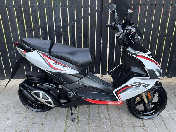 Balts Aprilia SR 2015 Prienai, ar dzinēja tilpumu 0.00 L un nobraukumu 18 tūkst. km par 1790 €, foto 5 vietnē AUTOMOTO.COM.LV