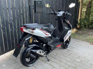 White Aprilia SR 2015 in Prienai, with an engine capacity of 0.00 L and mileage of 18 thousand km for 1790 €, photo 7 on AUTOMOTO.COM.LV
