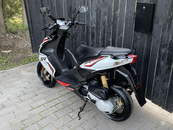Balts Aprilia SR 2015 Prienai, ar dzinēja tilpumu 0.00 L un nobraukumu 18 tūkst. km par 1790 €, foto 7 vietnē AUTOMOTO.COM.LV