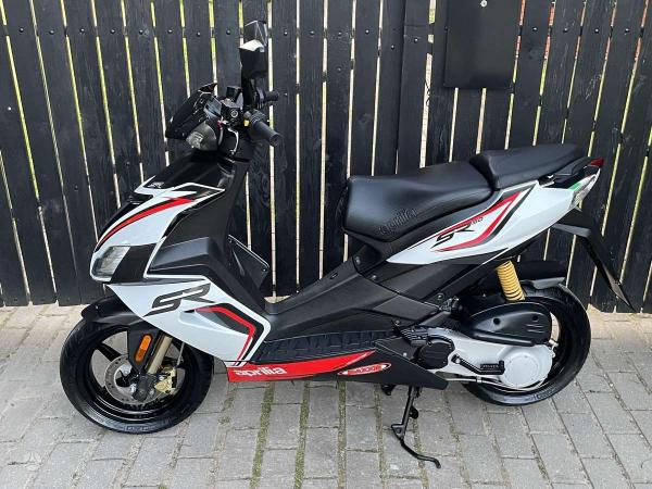 Balts Aprilia SR 2015 Prienai, ar dzinēja tilpumu 0.00 L un nobraukumu 18 tūkst. km par 1790 €, foto 8 vietnē AUTOMOTO.COM.LV