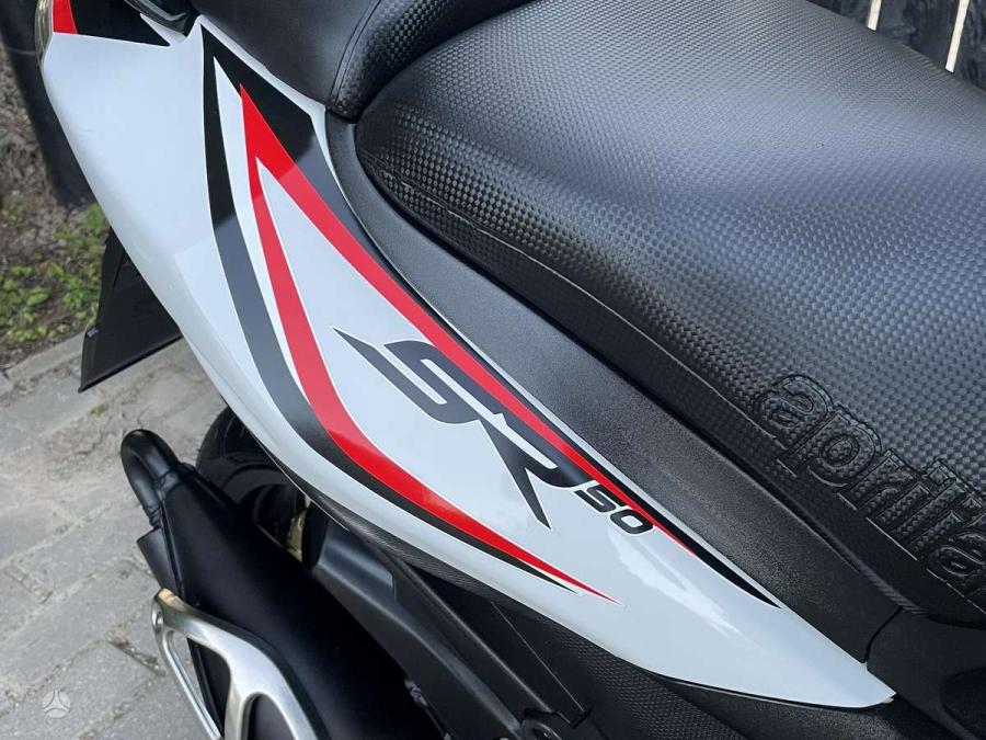 White Aprilia SR 2015 in Prienai, with an engine capacity of 0.00 L and mileage of 18 thousand km for 1790 €, photo 12 on AUTOMOTO.COM.LV
