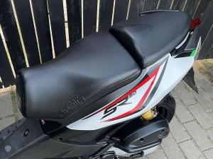 White Aprilia SR 2015 in Prienai, with an engine capacity of 0.00 L and mileage of 18 thousand km for 1790 €, photo 13 on AUTOMOTO.COM.LV