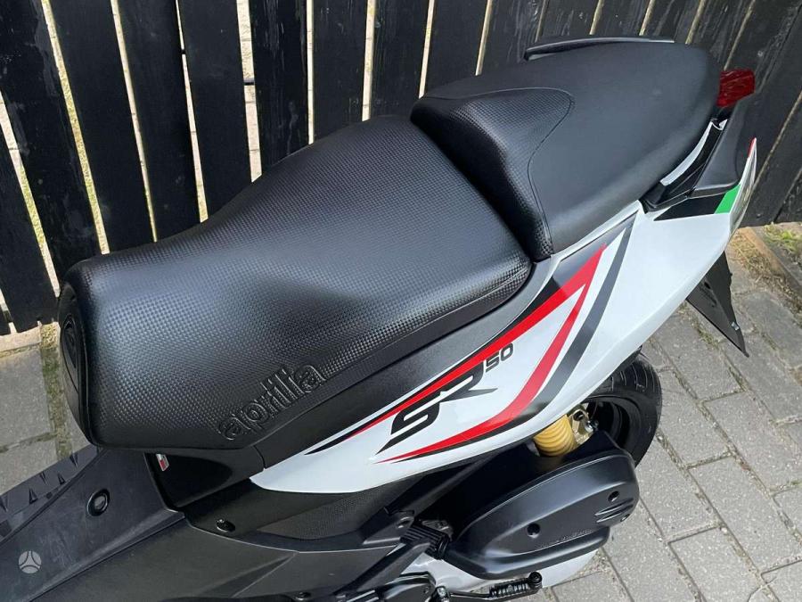 White Aprilia SR 2015 in Prienai, with an engine capacity of 0.00 L and mileage of 18 thousand km for 1790 €, photo 13 on AUTOMOTO.COM.LV