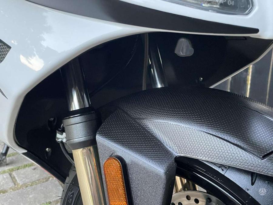 White Aprilia SR 2015 in Prienai, with an engine capacity of 0.00 L and mileage of 18 thousand km for 1790 €, photo 19 on AUTOMOTO.COM.LV