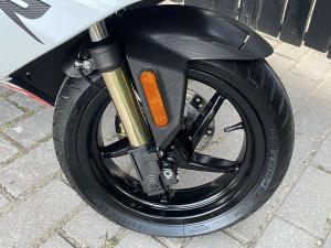 White Aprilia SR 2015 in Prienai, with an engine capacity of 0.00 L and mileage of 18 thousand km for 1790 €, photo 23 on AUTOMOTO.COM.LV