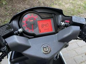 White Aprilia SR 2015 in Prienai, with an engine capacity of 0.00 L and mileage of 18 thousand km for 1790 €, photo 24 on AUTOMOTO.COM.LV