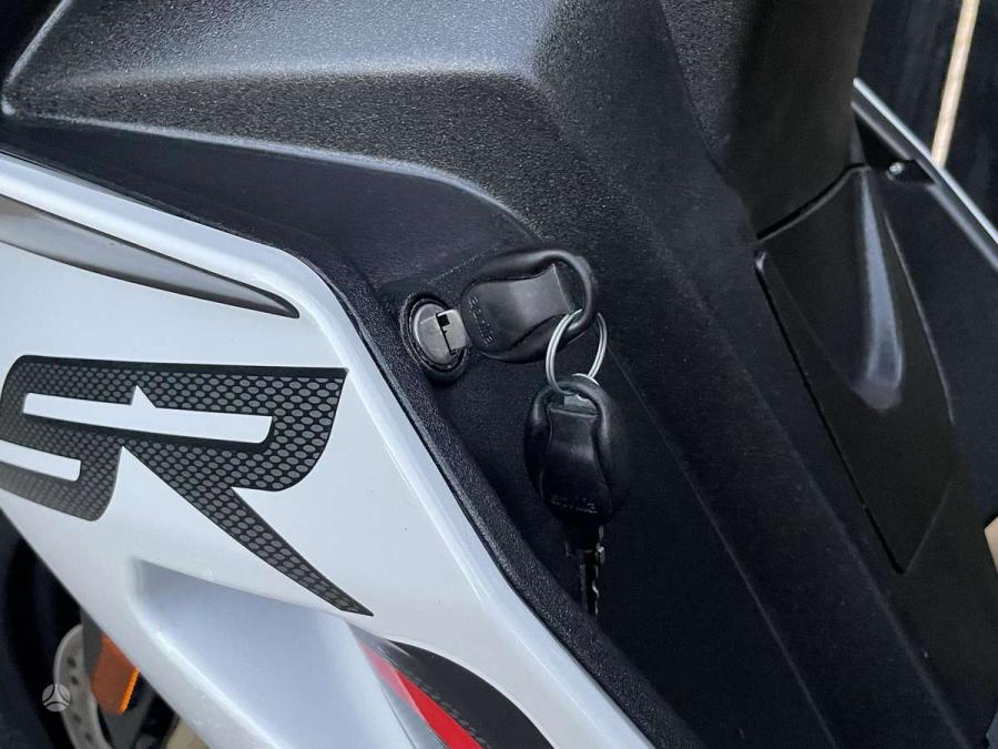 White Aprilia SR 2015 in Prienai, with an engine capacity of 0.00 L and mileage of 18 thousand km for 1790 €, photo 26 on AUTOMOTO.COM.LV