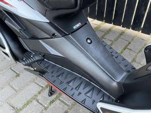 White Aprilia SR 2015 in Prienai, with an engine capacity of 0.00 L and mileage of 18 thousand km for 1790 €, photo 28 on AUTOMOTO.COM.LV