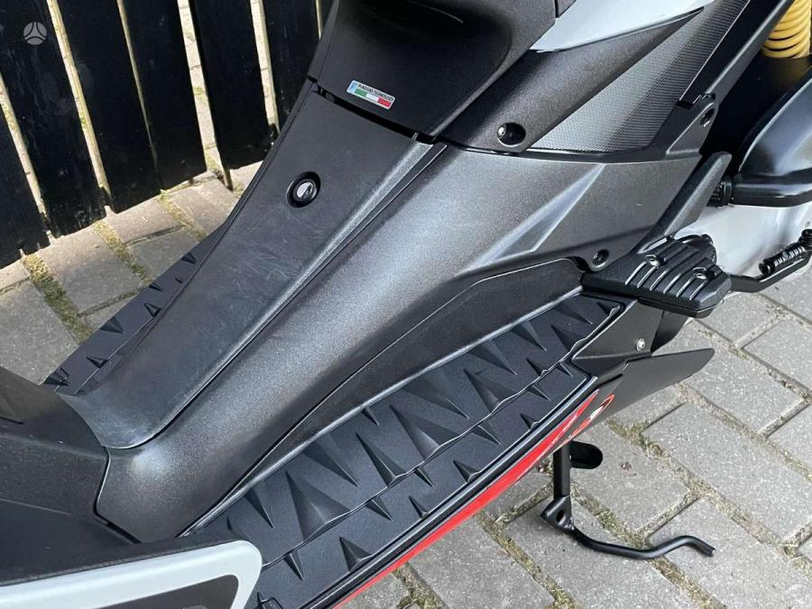 White Aprilia SR 2015 in Prienai, with an engine capacity of 0.00 L and mileage of 18 thousand km for 1790 €, photo 29 on AUTOMOTO.COM.LV