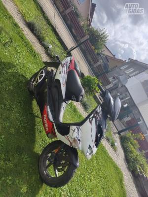 White Aprilia SR 2015 in Kretinga, with an engine capacity of 0.05 L and mileage of 17 thousand km for 1000 €, photo 3 on AUTOMOTO.COM.LV