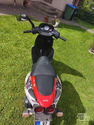 White Aprilia SR 2015 in Kretinga, with an engine capacity of 0.05 L and mileage of 17 thousand km for 1000 €, photo 6 on AUTOMOTO.COM.LV